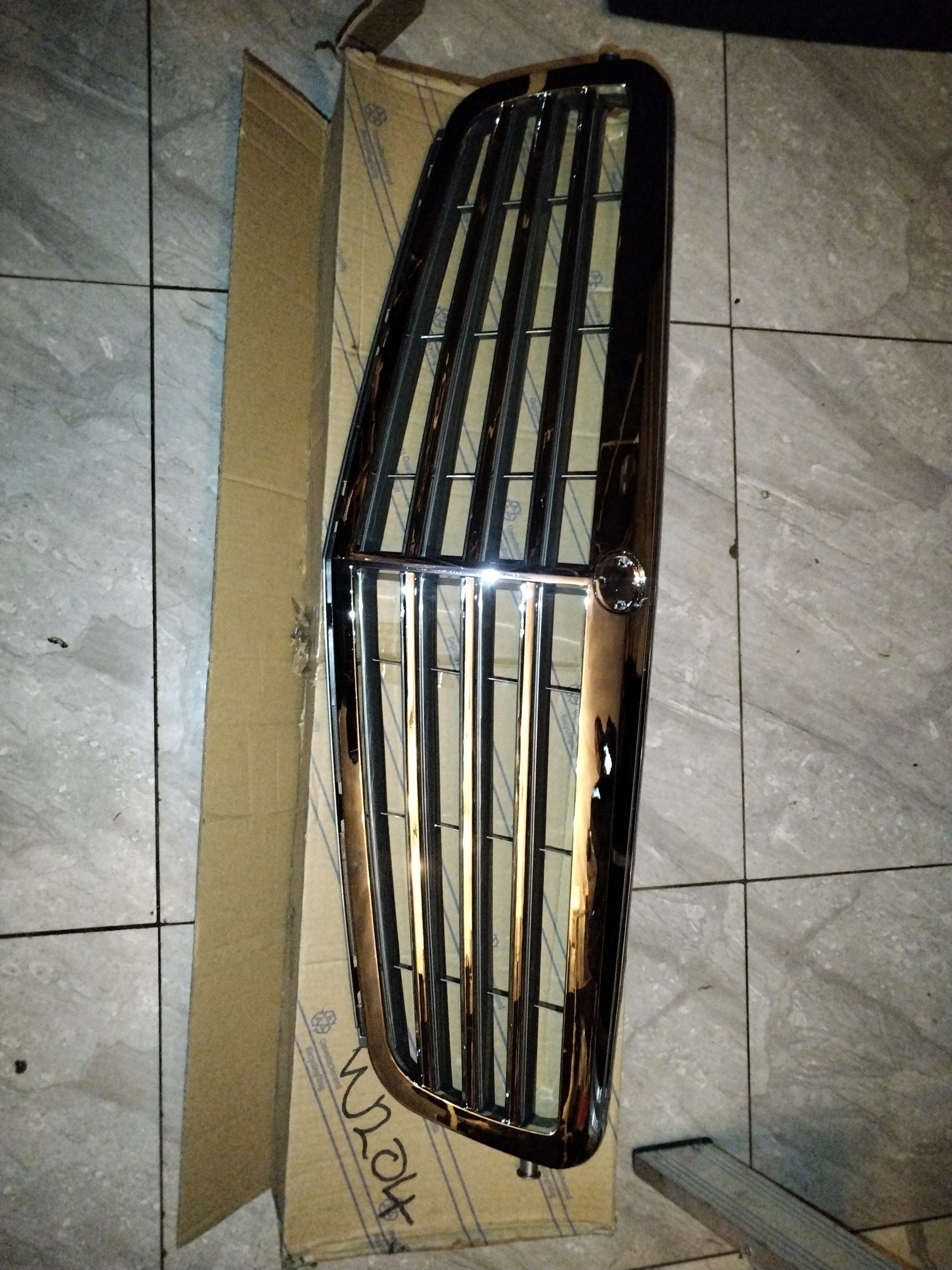 Radiator Normal Grill Preface w204 new - Makayi Auto Group